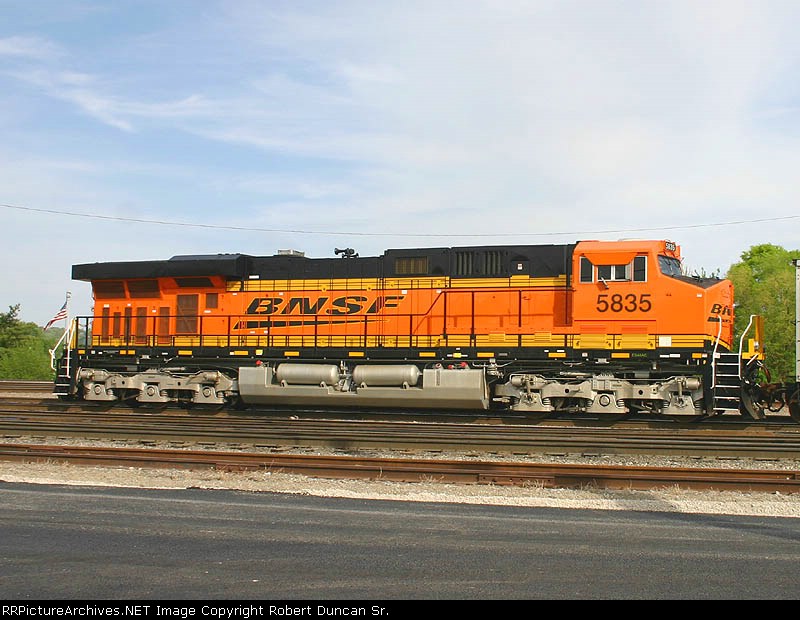 BNSF 5835